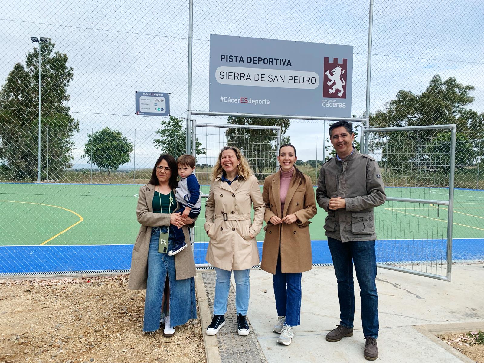 Inaugurada la nueva pista polideportiva del barrio Sierra de San Pedro ...
